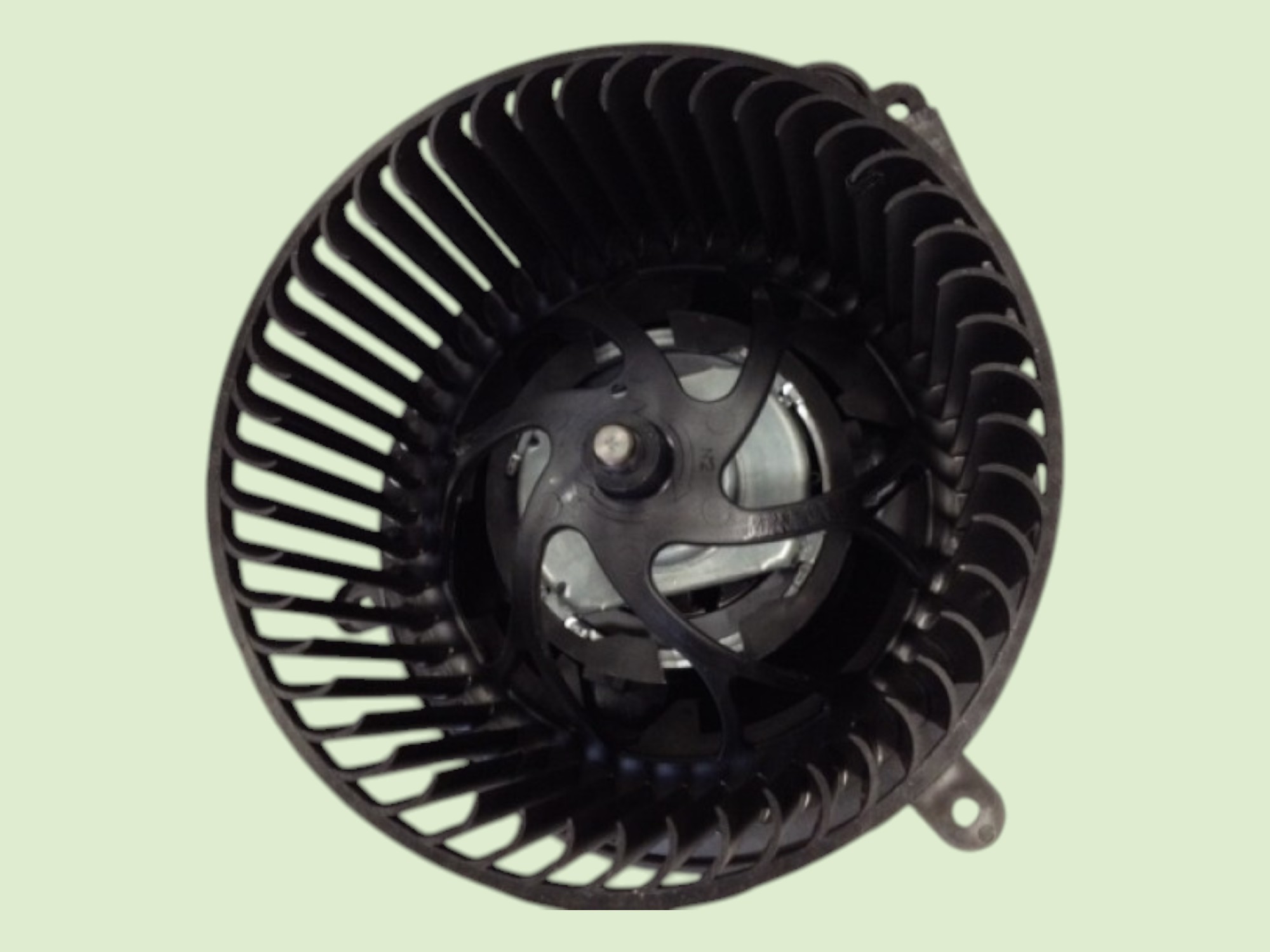 Heater motor 24 volt for a Unimog U-series - Unimog Specialist